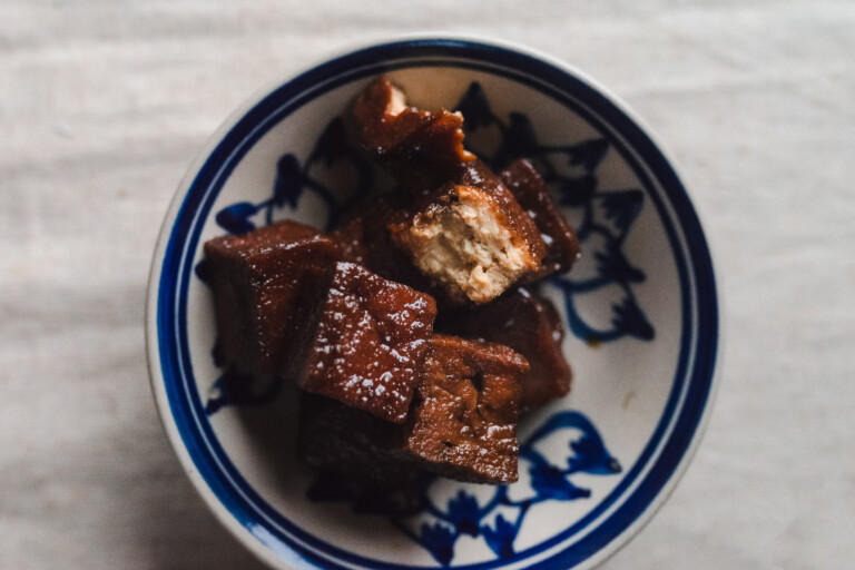 Tea-Brined Tofu 茶香干